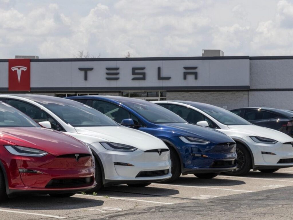 NHTSA, Tesla'nın 2,6 milyon aracını soruşturuyor - Midas