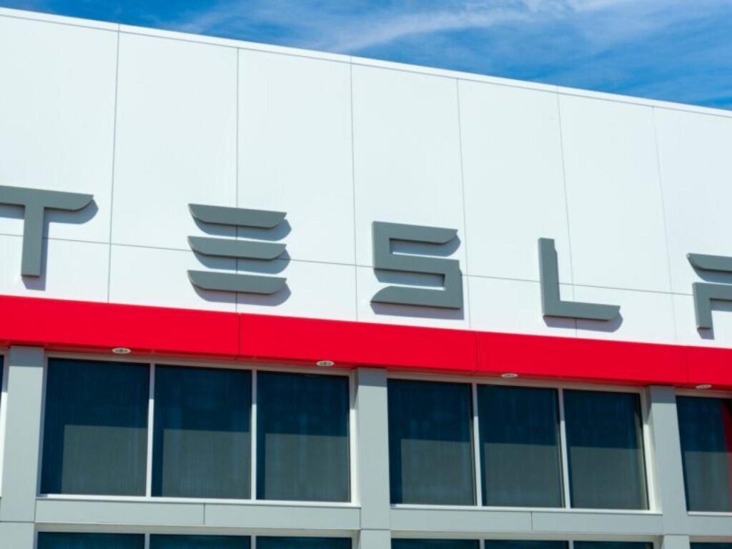 Tesla Austin'de robotaksi sürüşlerine başlıyor - Midas