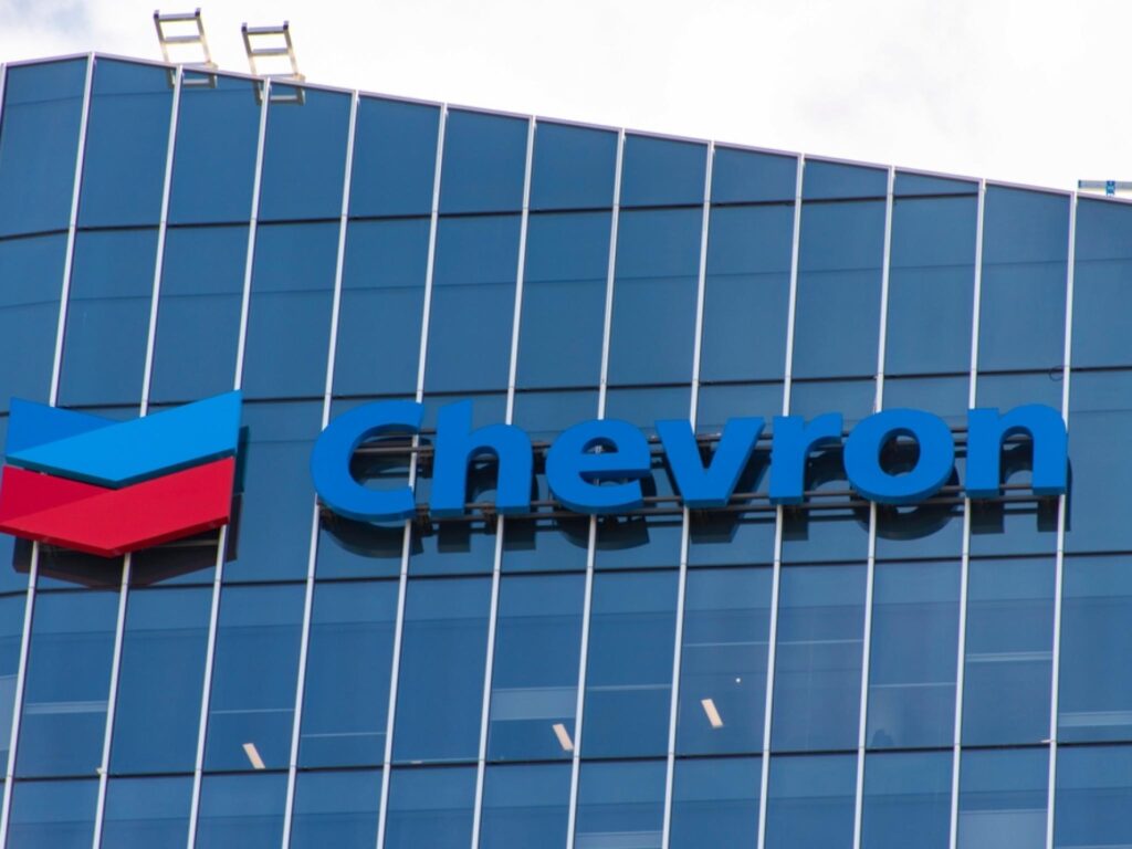 Trump, Chevron'un Venezuela'da petrol üretimine izin vermeyi planlıyor ...